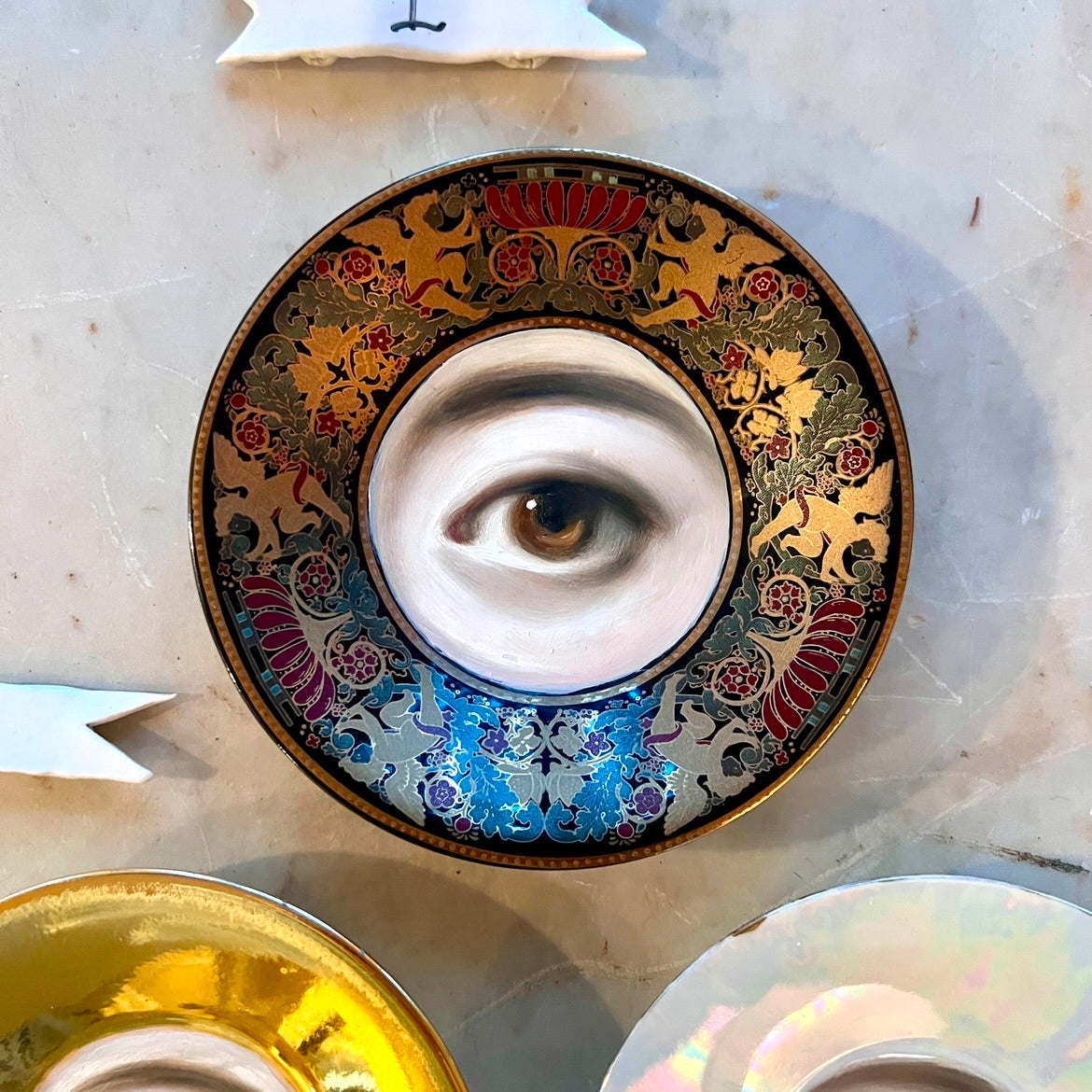 No. 3096 Lover's Eye Painting on a Gold Cherubs Plate